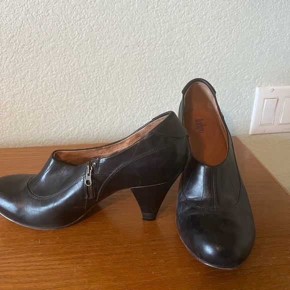 Clarks | Shoes | Clarks Indigo Black Leather Shoes With 25 Inch Heels ...
